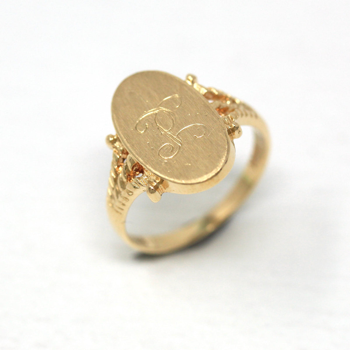 Letter "P" Ring - Vintage 14k Yellow Gold Engraved Cursive Initial Scr ...